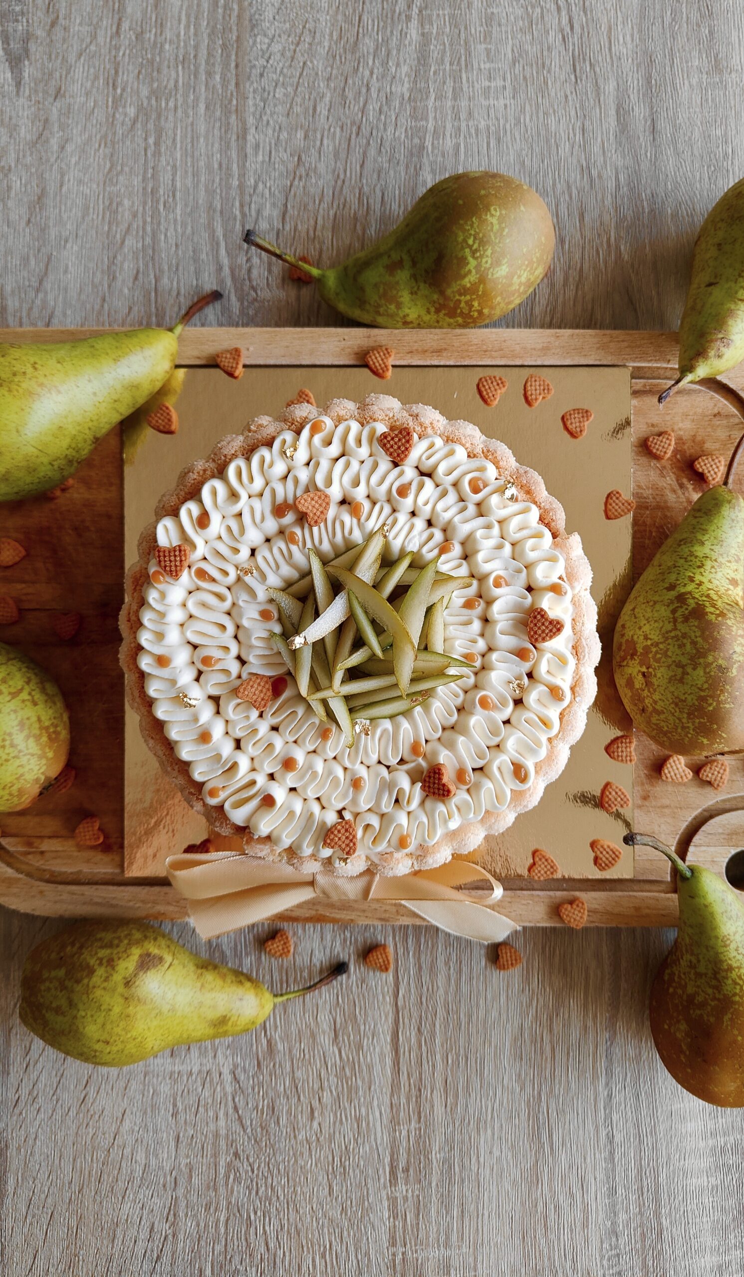 Charlotte poire, caramel et tonka | Luna Pâtisse